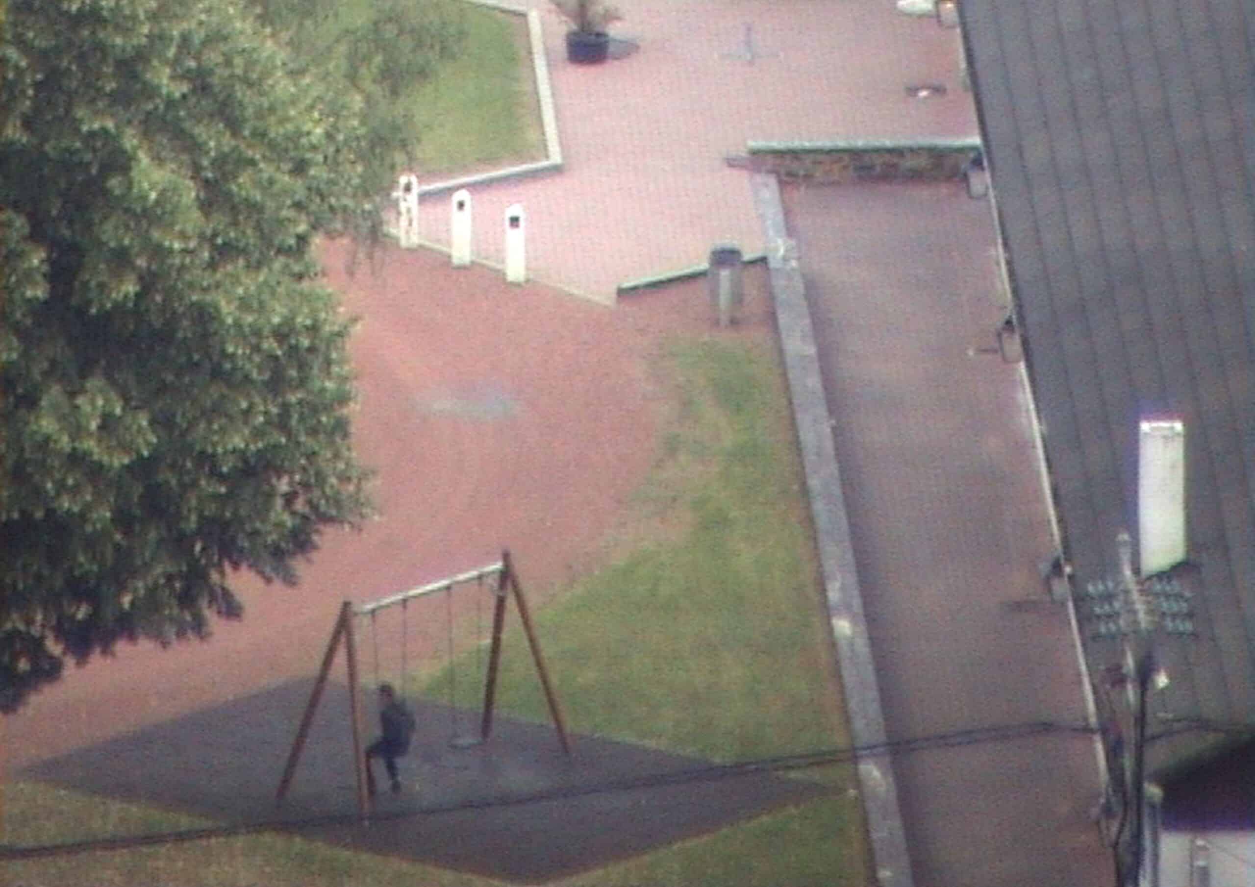 de lage landen Emma van der Put pelt haar beelden af tot verstilde ...